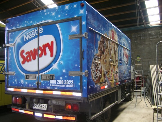 Ladrones "Robin Hood" roban camión de Savory en La Reina y reparten los ...