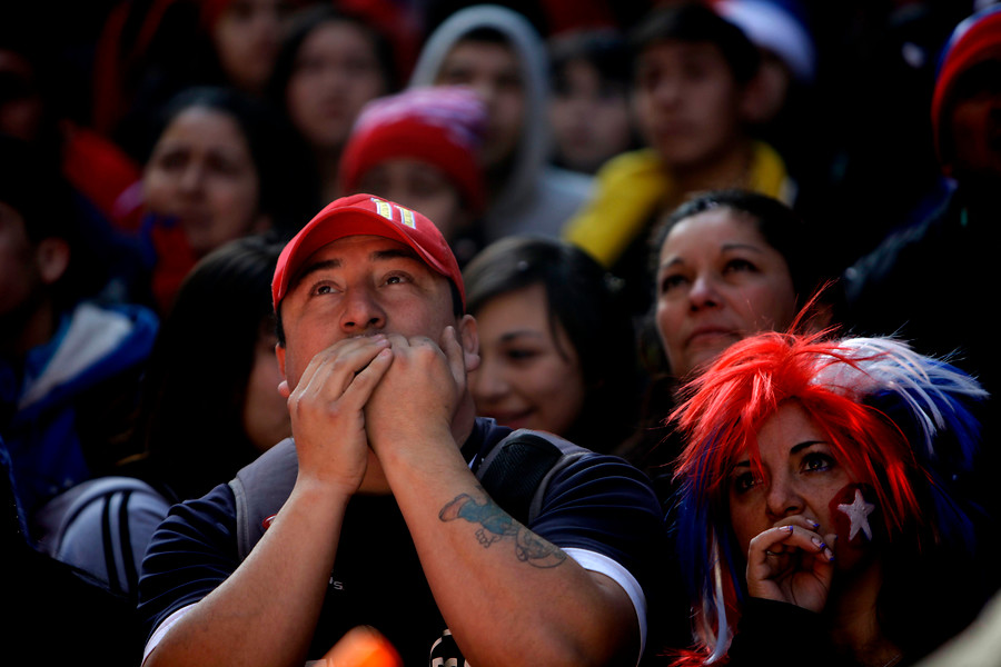 Fotos: Las mejores postales de la hinchada chilena en el centro de Santiago