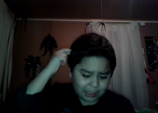 Cabro chico hace video reseña de "Nicolás tiene dos papás": "A los ...