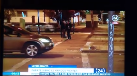 Video: Un cara pálida le caga todo el despacho en vivo a periodista de TVN