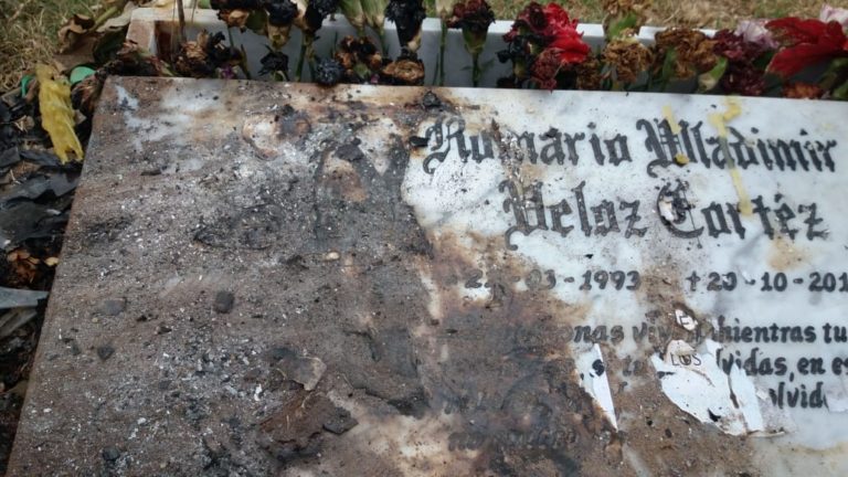 Destruyen memorial de Romario Veloz en La Serena: dejaron consignas ...