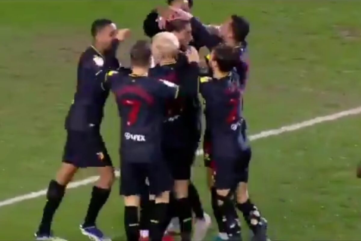 VIDEO. El potente cabezazo de Francisco Sierralta para estrenarse como ...