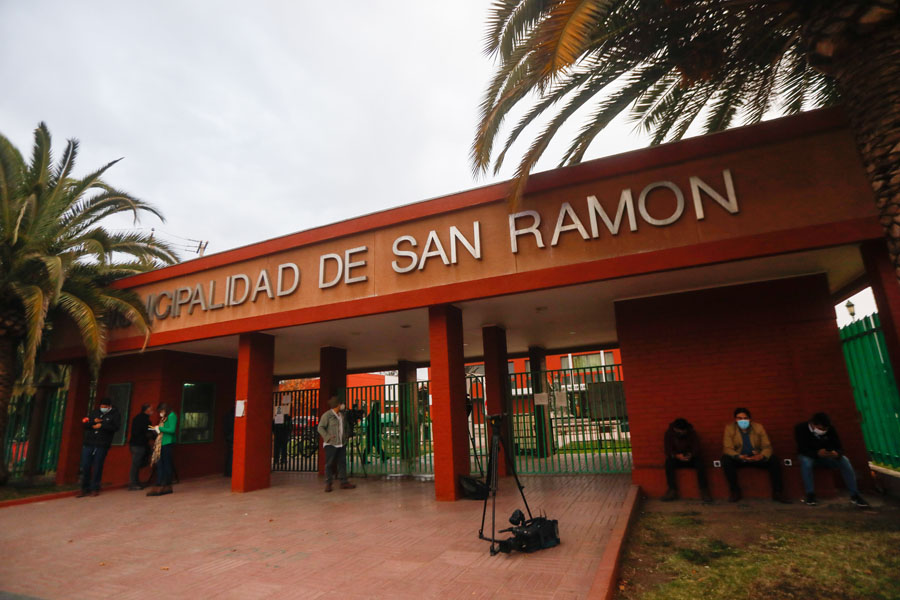 PDI allanó Municipalidad de San Ramón por investigación de corrupción ...