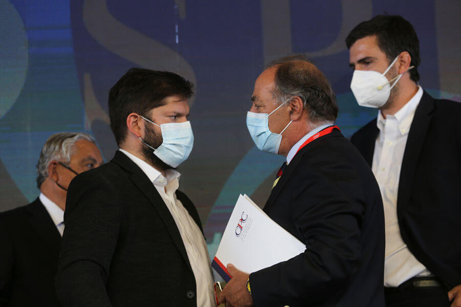 Cuatro escenas del encuentro de Boric con los empresarios en la Enade