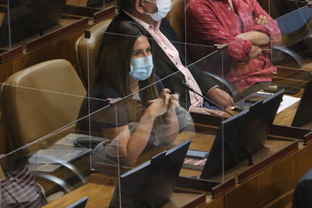 Jenny Álvarez responde a críticas por no recibir vacuna contra el covid