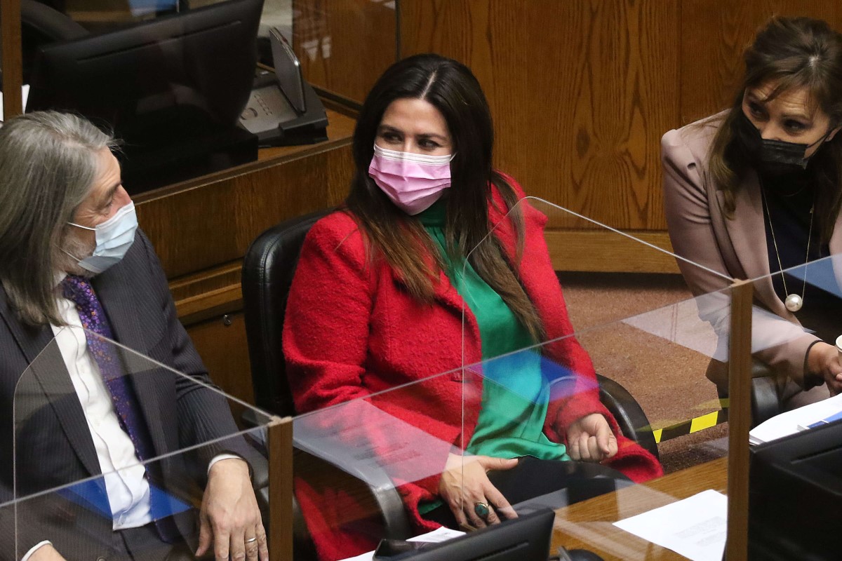 Diputada antivacunas Jenny Álvarez genera transversal repudio