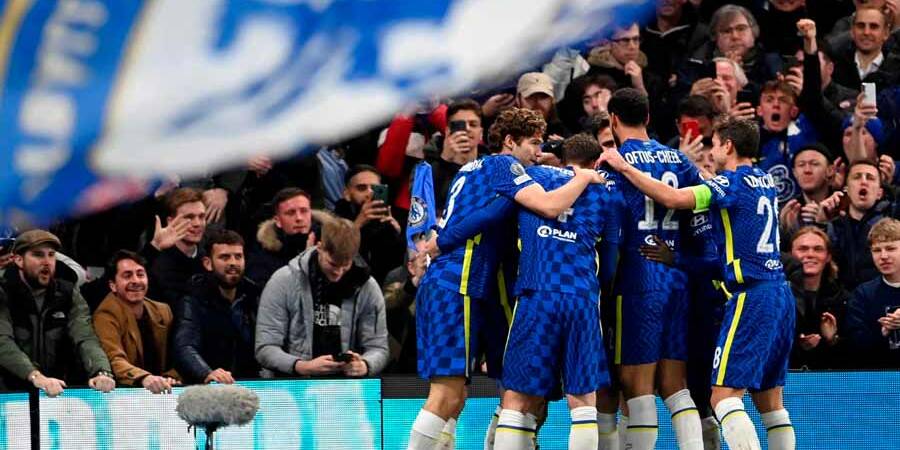 Video: Así fue la fea lesión de Petr Cech en el duelo Chelsea ...