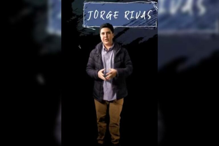 Jorge Rivas, el "niño poeta", se metió de lleno al debate del Plebiscito