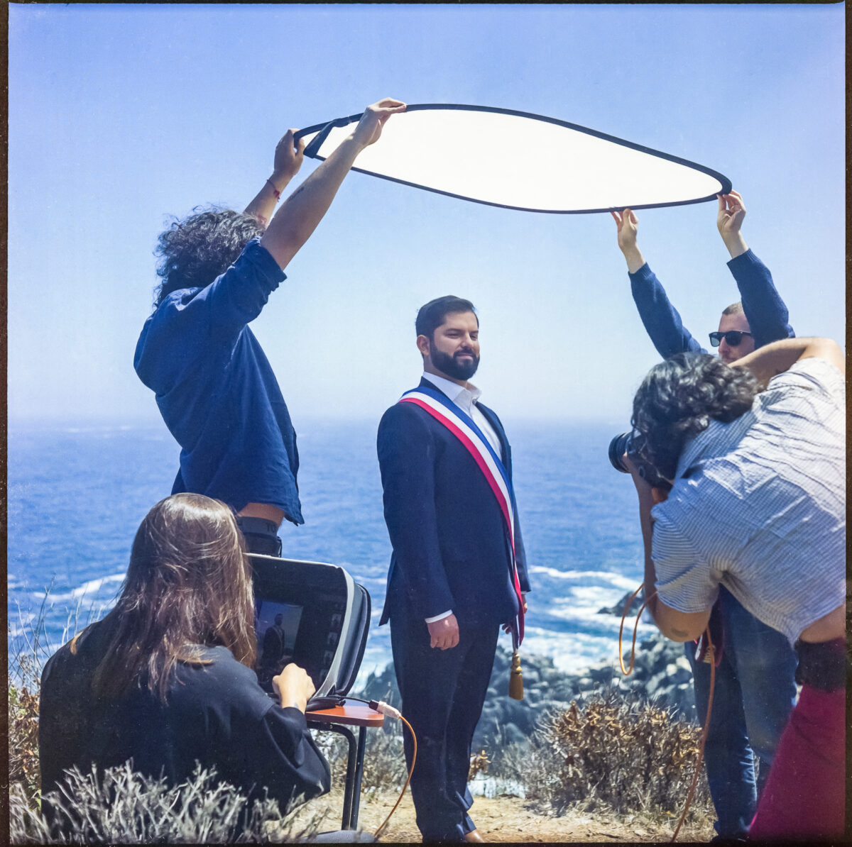 Boric frente al mar: El backstage de su retrato oficial