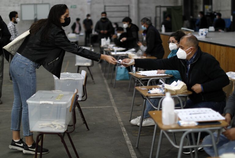 Voto de jóvenes: Claves sobre su incidencia en plebiscito