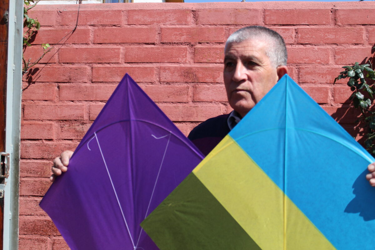 El camino de Manuel Osorio para llenar de volantines los cielos de Chile