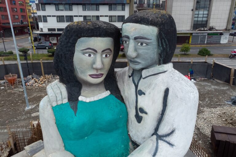 Revisa las cinco esculturas más feas de Chile