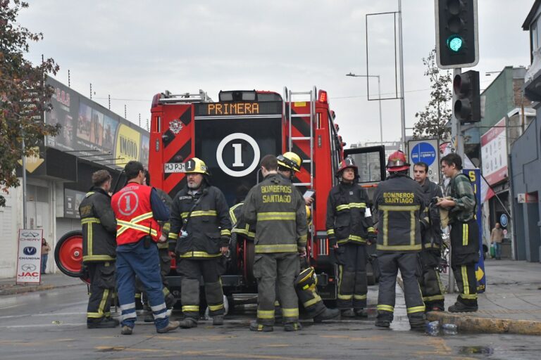 Bomberos de Chile llega a los 56 mil voluntarios de los cuales 11 mil ...