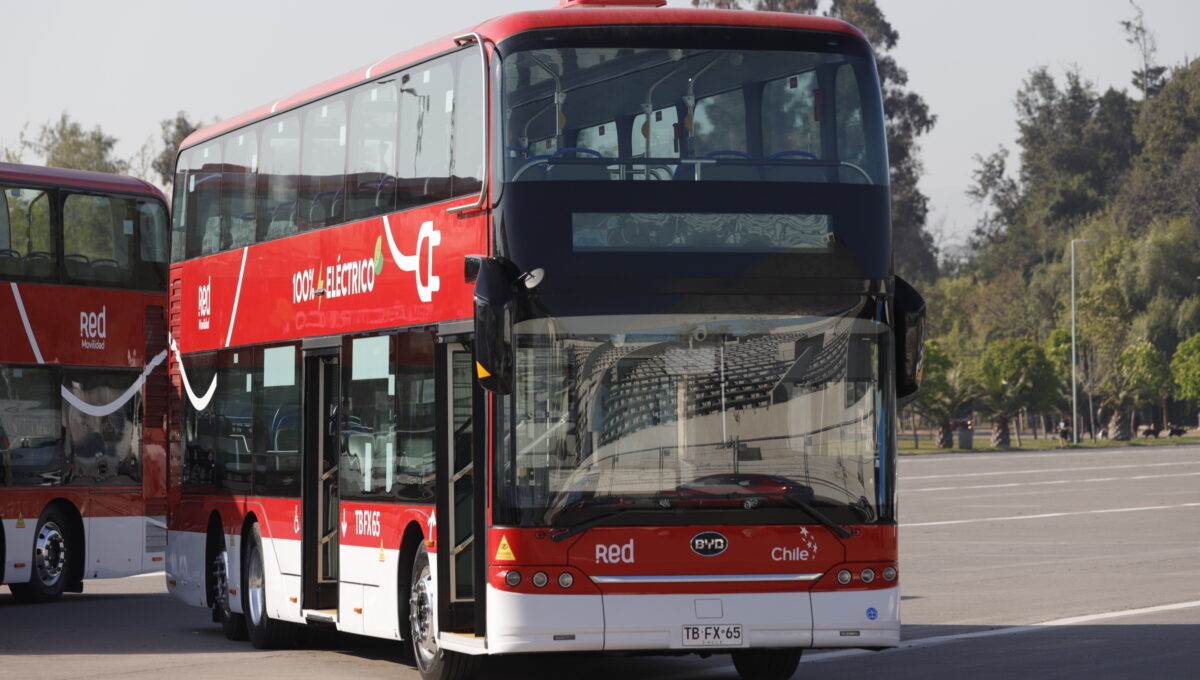 Buses de dos pisos debutarán con recorrido por Santiago