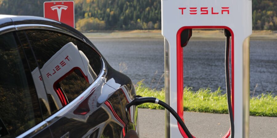 Tesla llega a Chile: los detalles de la primera tienda en Las Condes