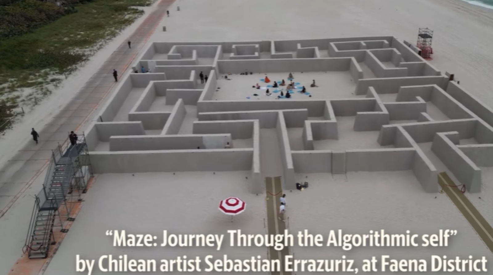 Artista crea laberinto en playa de Miami con inteligencia artificial