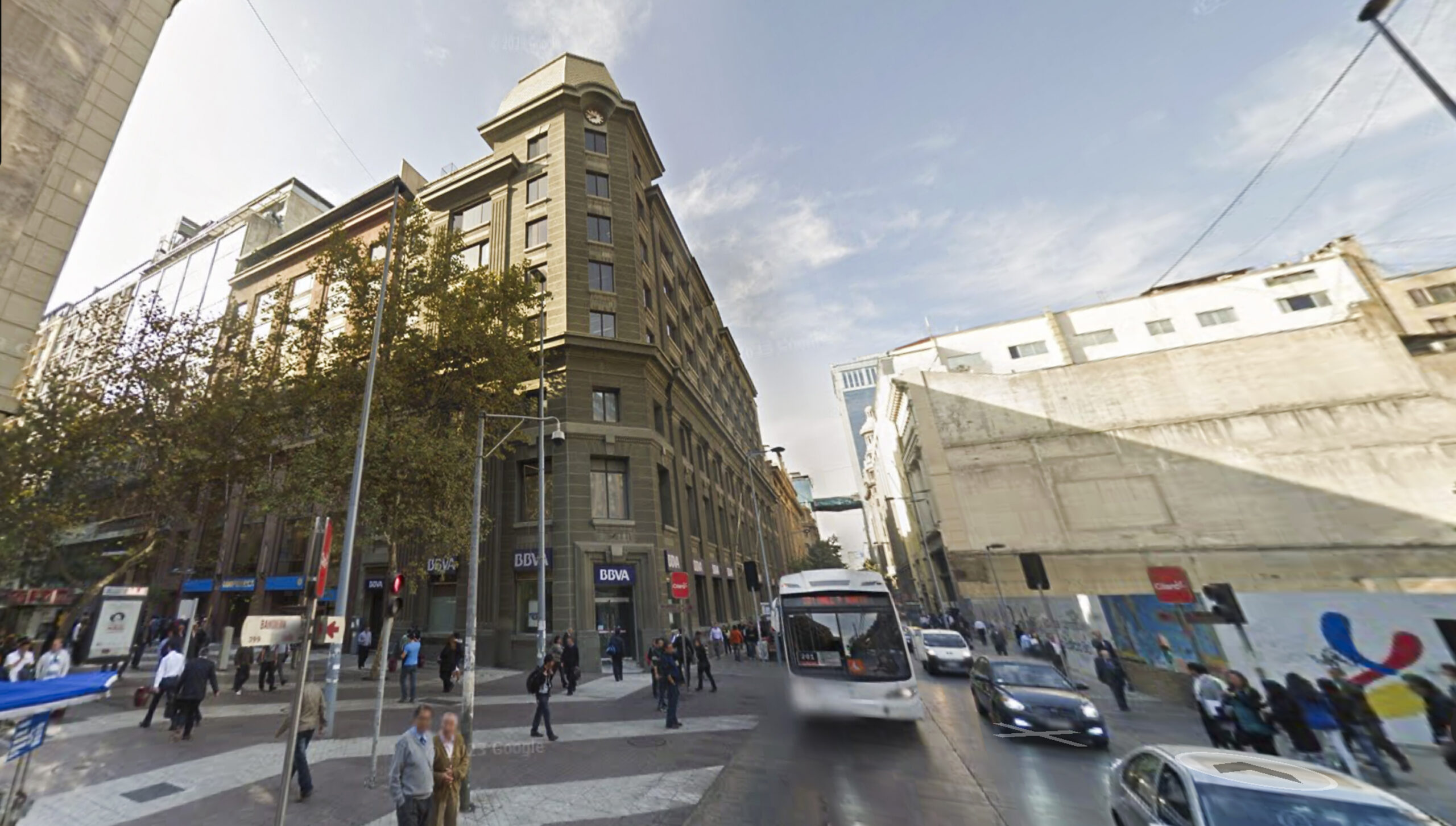 Huérfanos 1072: emblemático edificio se convierte en departamentos