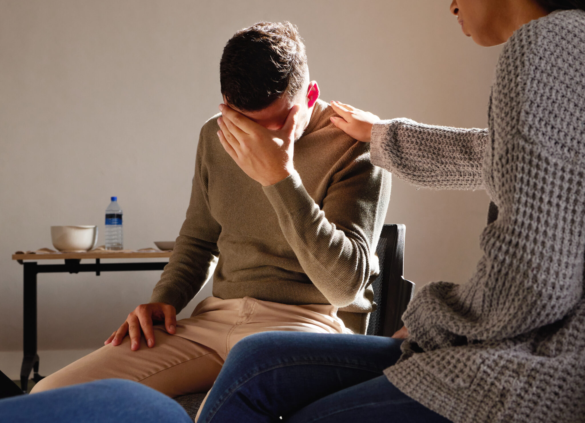 Vivir en medio de la crisis de empatía: las razones sociales tras ella