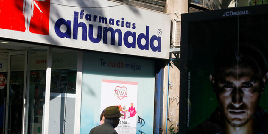 Farmacias Ahumada cambia logo inspirado en Da Vinci tras 40 años