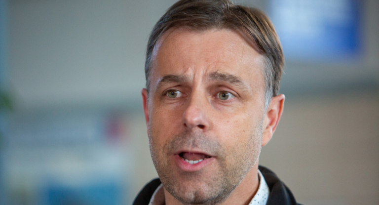 Alcalde de Puente Alto Germán Codina denuncia amenazas de muerte tras polémica con Pablo Chill-E.