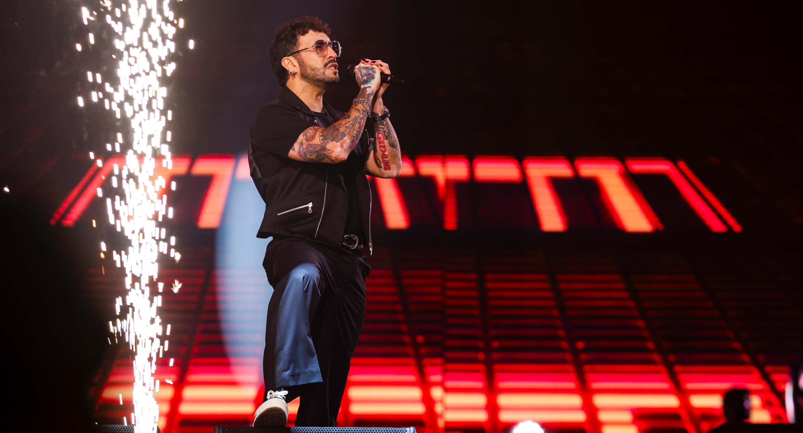 Edo Caroe revalida su título de mejor comediante de Chile en viña 2025 ...