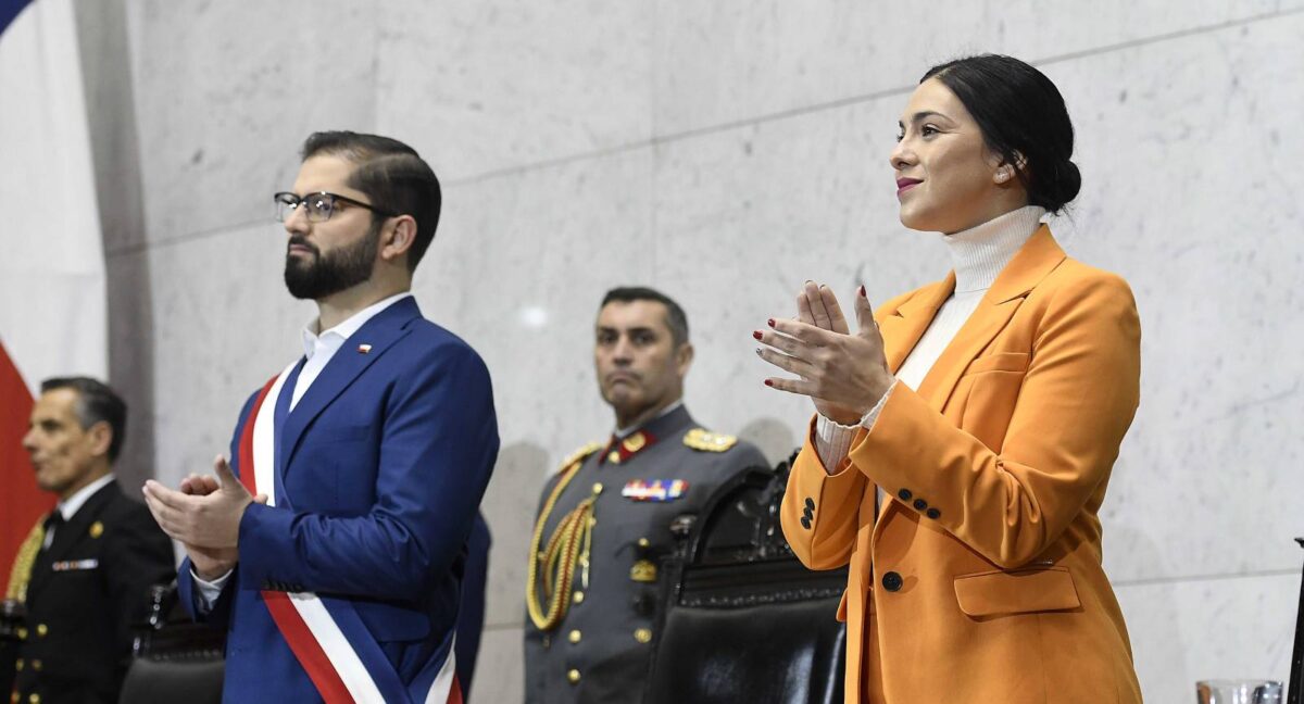 Con críticas al Gobierno: los nuevos chats entre Cariola y Hassler