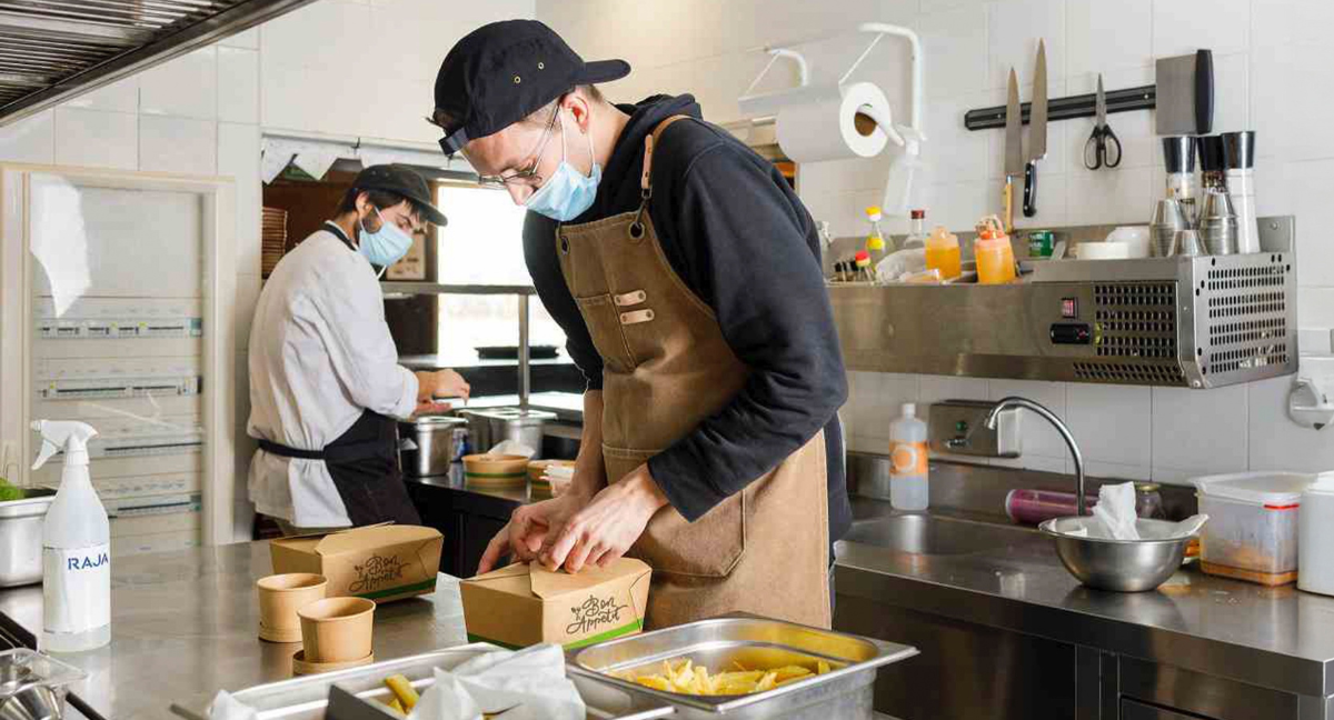 Sin mesas o garzones y solo delivery: el auge de las "dark kitchens ...