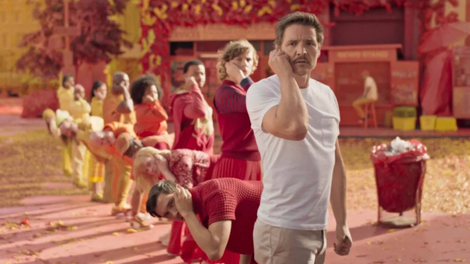 Con Pedro Pascal como rostro y Spike Jonze tras de cámara: Apple ...