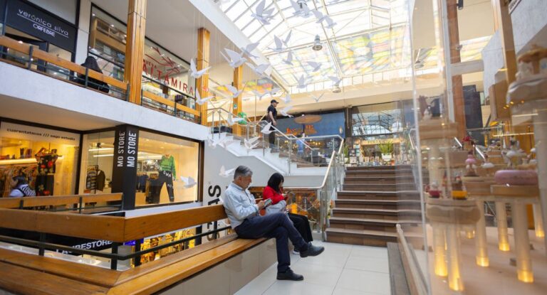 Katherine Bischof: La secretaria de SQM que le robó el corazón al viejo ...