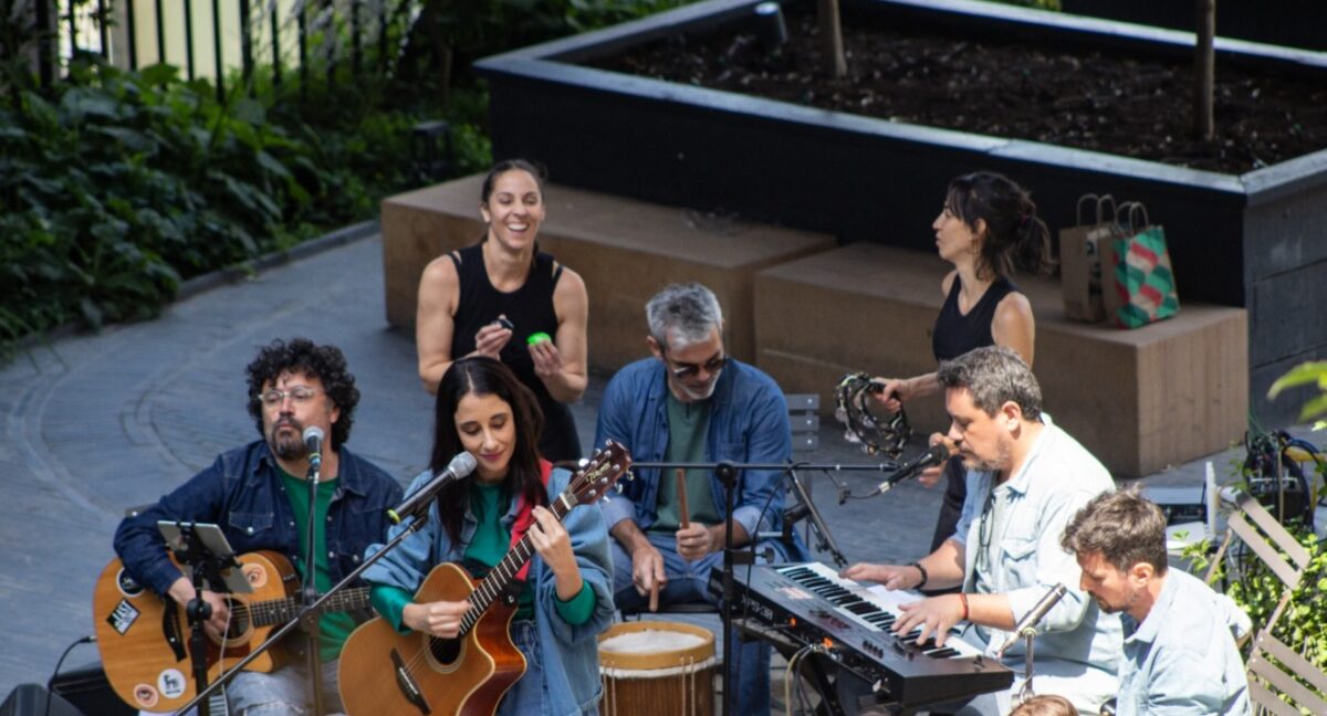 “Otra Otra”: la nueva banda de música infantil de Elisa Zulueta y Pablo ...