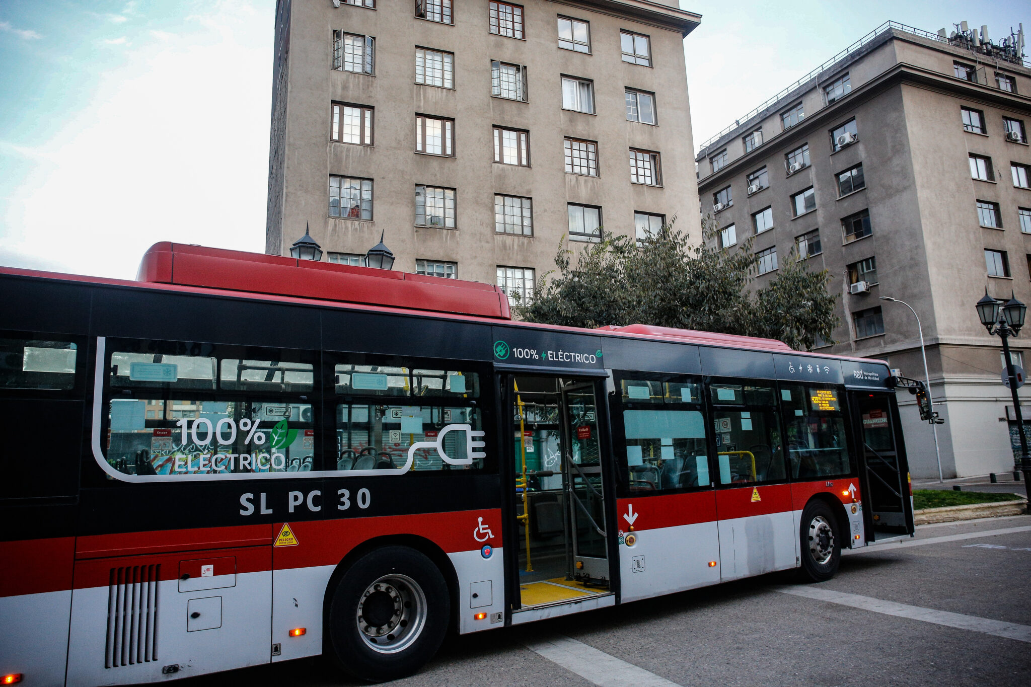 Red explica el motivo del sonido de campanas que emiten los buses ...