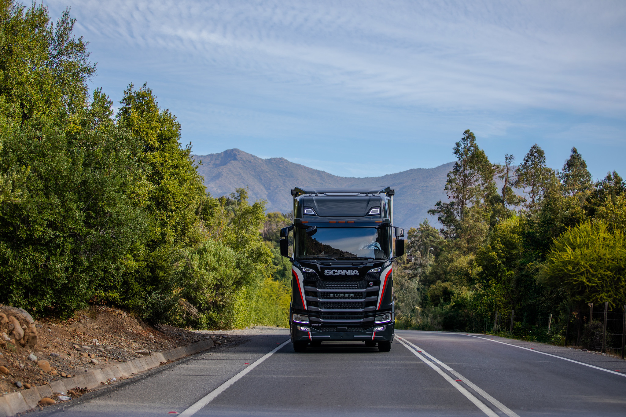 Scania Chile anuncia millonaria inversión y 30 camiones especiales