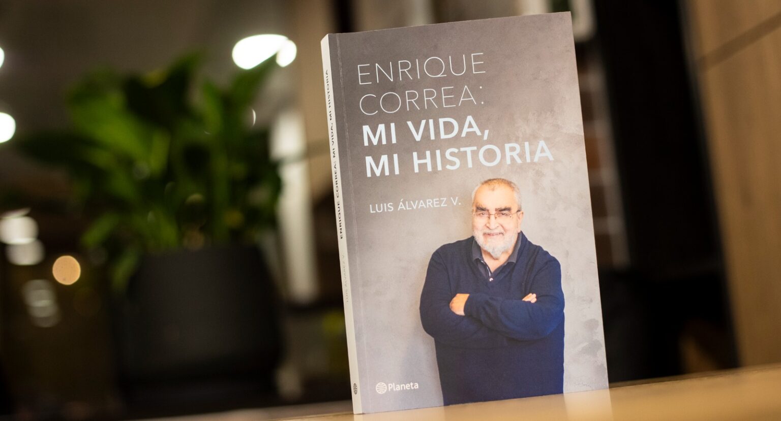 Tras la publicación de su biografía no autorizada, Enrique Correa lanza un libro de anécdotas y ...
