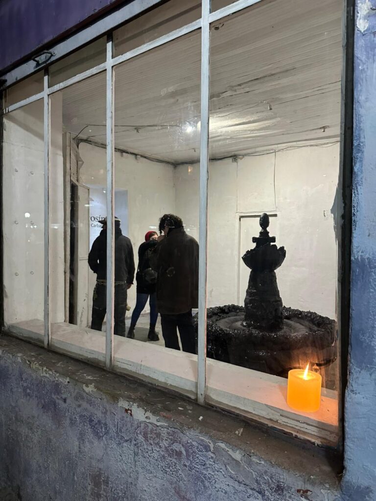 "Verosímil": Artista que destruye y restaura fuentes presenta su ...