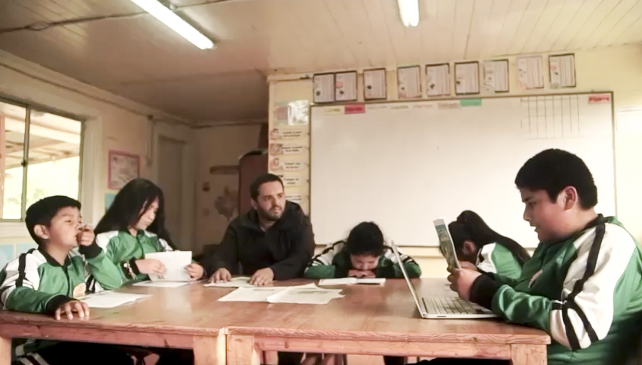La fábula del profesor solitario de Huallepén Bajo y cómo sus únicos ...