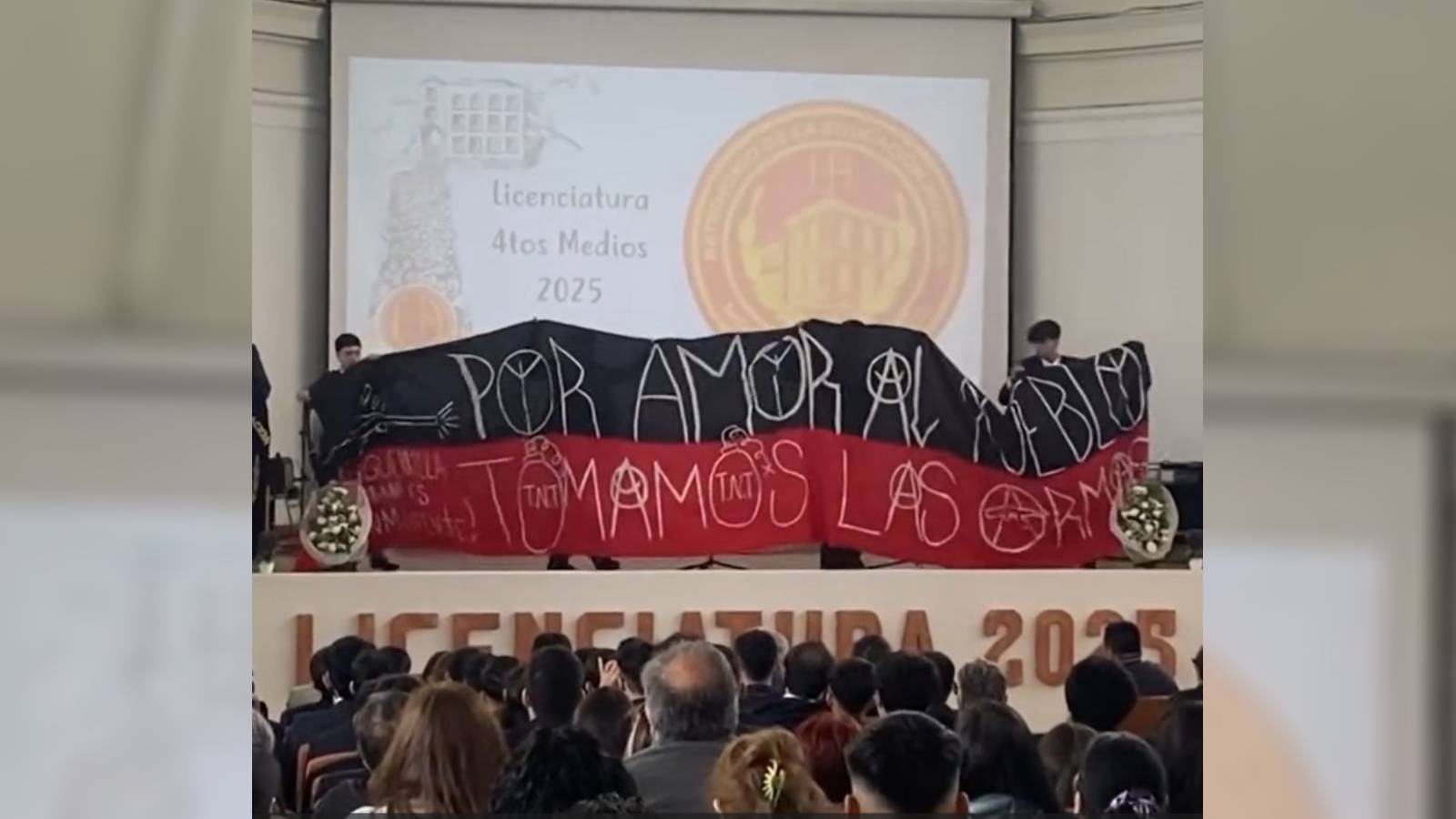 "La guerrilla urbana es inminente": El polémico lienzo que alumnos ...