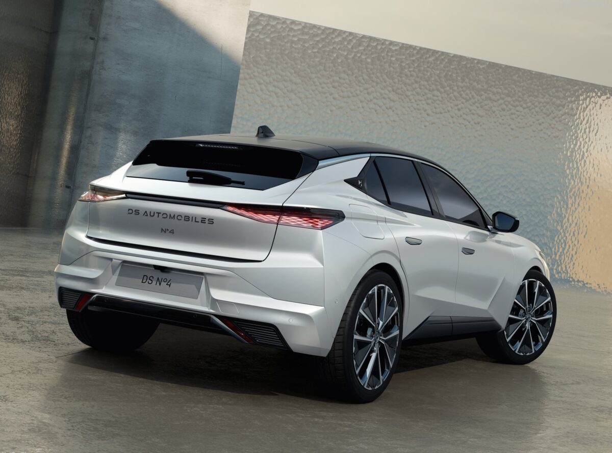 DS N°4: diseño, electrificación y tecnología premium