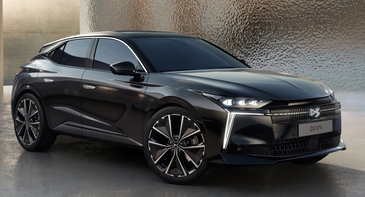 DS N°4: diseño, electrificación y tecnología premium