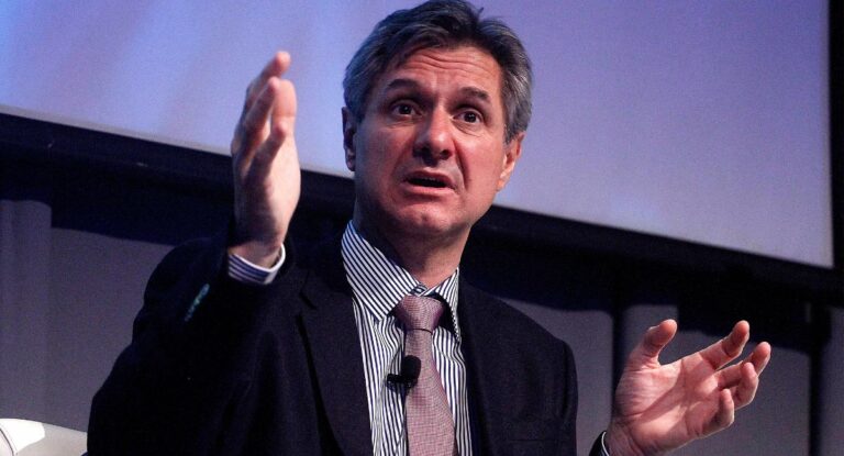 Dr. Martens vuelve a Chile con tienda en el Drugstore y proyecta abrir ...