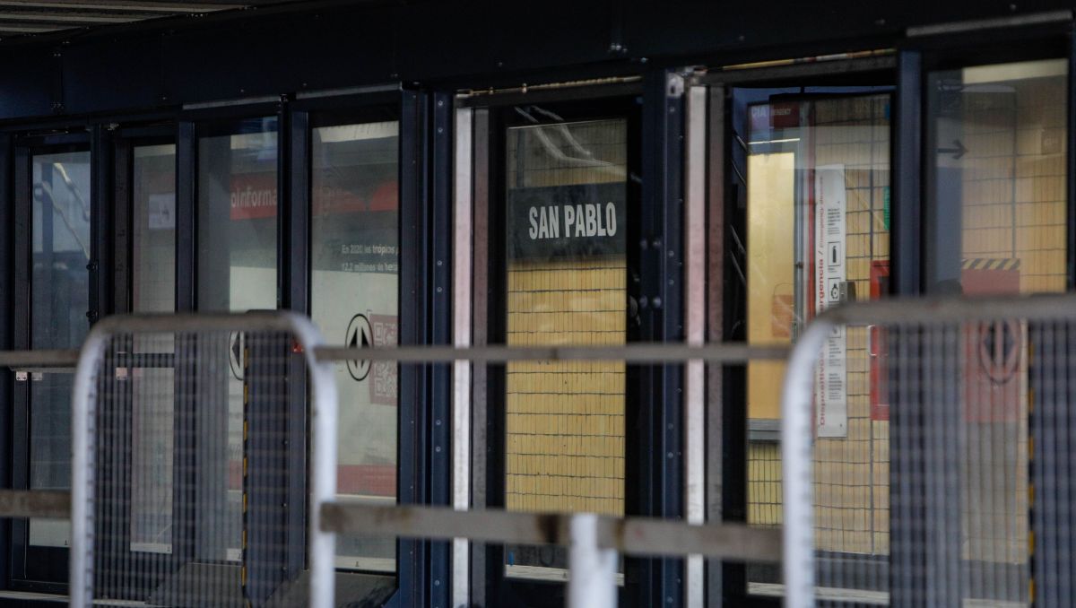 Así se ve la instalación de las puertas en el andén en estación San ...